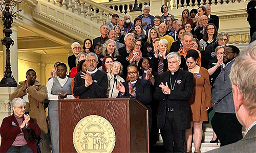 UM Bishop Serves as Chaplain for State Senate | UMC.org